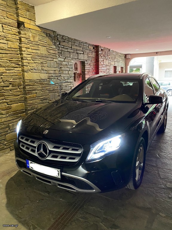 Car.gr - Mercedes-Benz GLA 180 2018 Diesel, Panorama, Luxury, Keyless